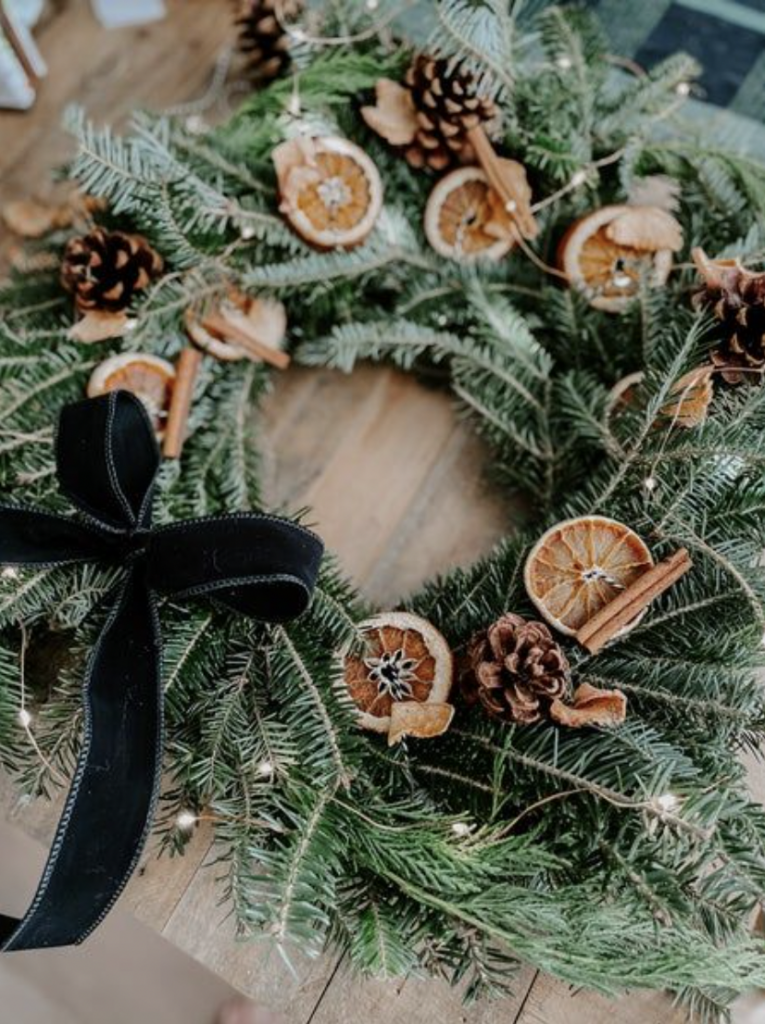 35+ DIY Christmas Wreath Ideas for a Jolly Holiday Season - Girl in the ...
